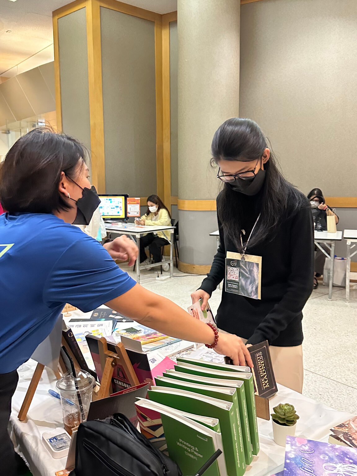 จัดแสดงผลงานสิ่งพิมพ์ที่รังสรรค์จากกระดาษคุณภาพในงานหนังสือ Mocca Books Fair ครั้งที่ 1