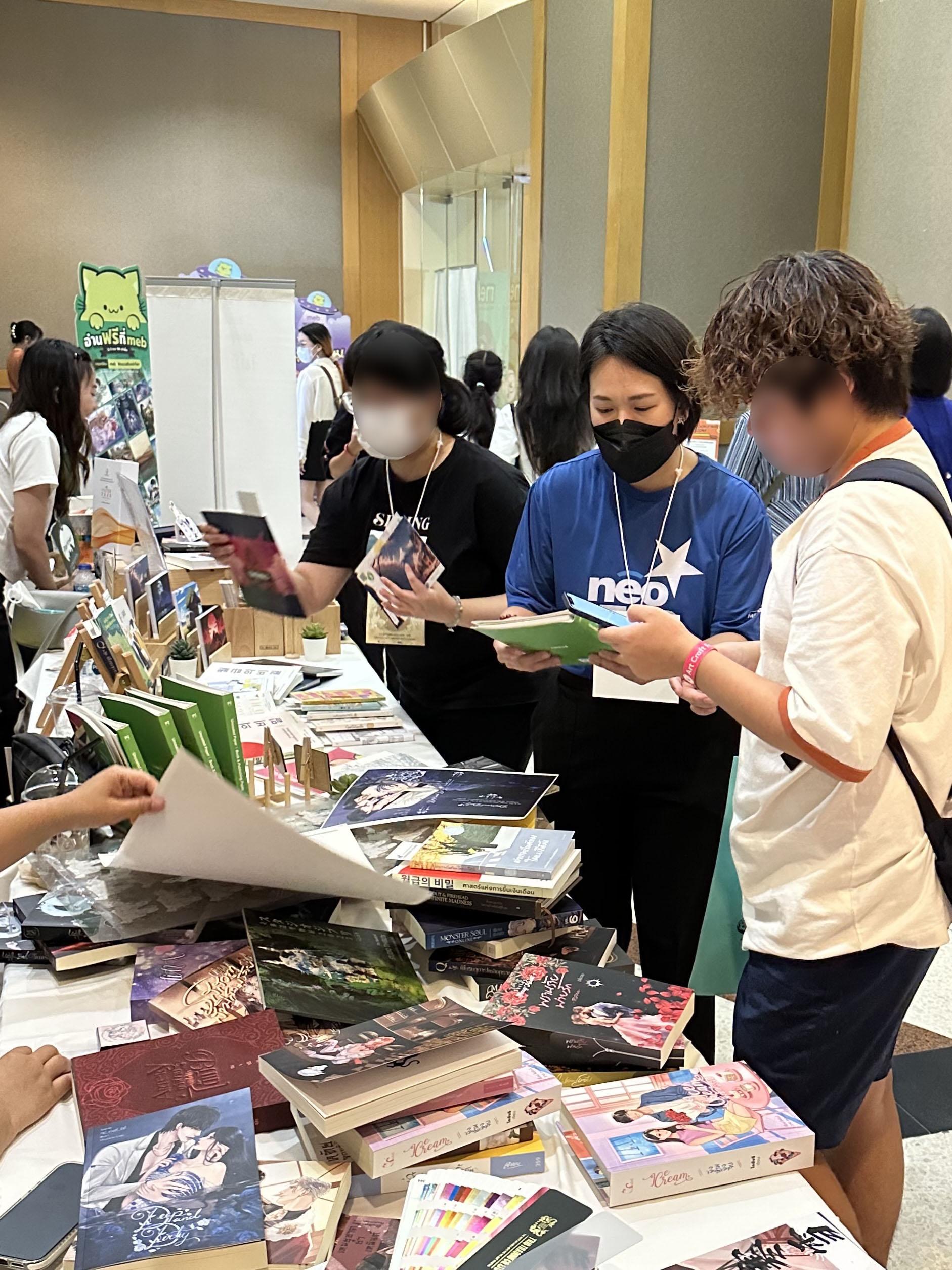 จัดแสดงผลงานสิ่งพิมพ์ที่รังสรรค์จากกระดาษคุณภาพในงานหนังสือ Mocca Books Fair ครั้งที่ 1